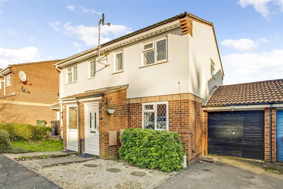 Semi Detached House For Sale In Neale Close High Wycombe Hp12 4nx